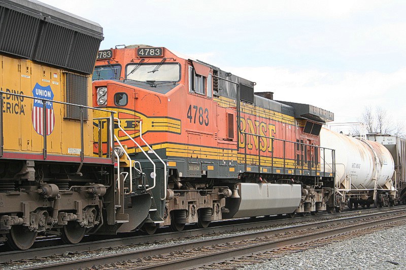 BNSF 4738